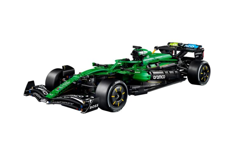LEGO Technic Aston Martin Aramco AMR25 F1 Car (42240) | Collector’s ...